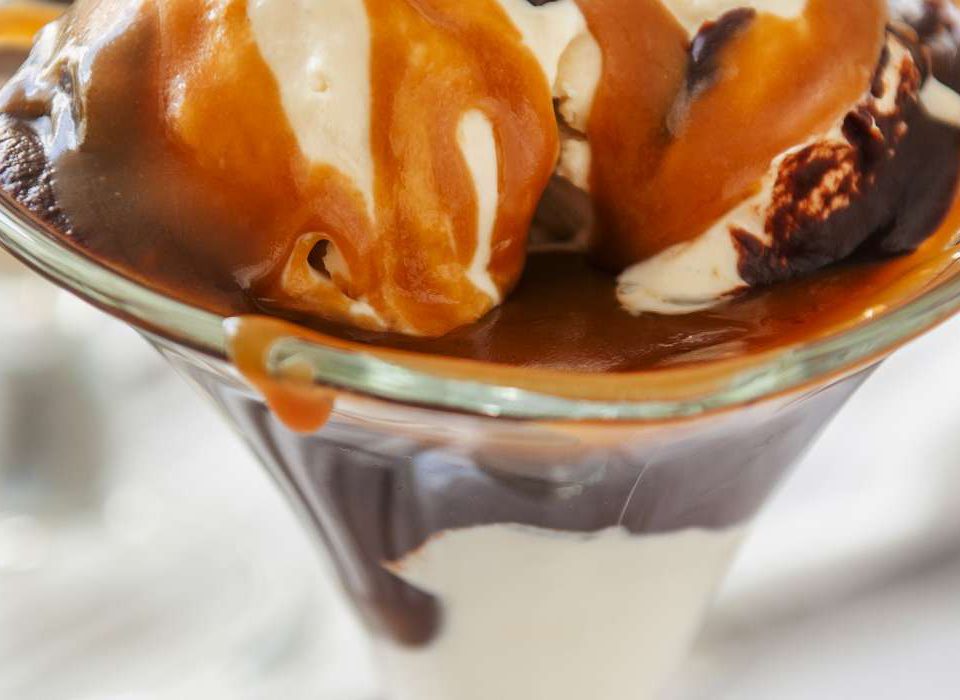 salted caramel & chocolate sundae - Glenisk